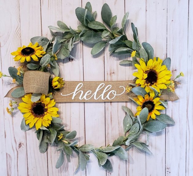 16 Charming Sunflower Wreath Designs For Your August Décor
