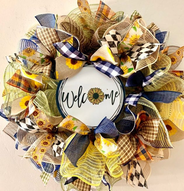 16 Charming Sunflower Wreath Designs For Your August Décor