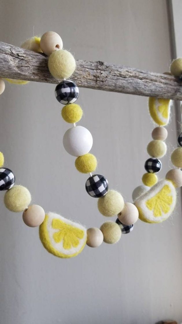 16 Sweet Summer Garland Designs That Can Refresh Your Home