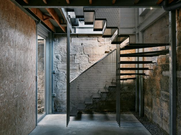 15 Stunning Industrial Staircase Designs That Will Catch Your Eye