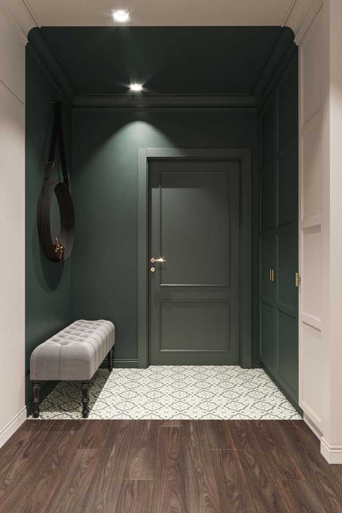 How To Decorate A Small Lobby?