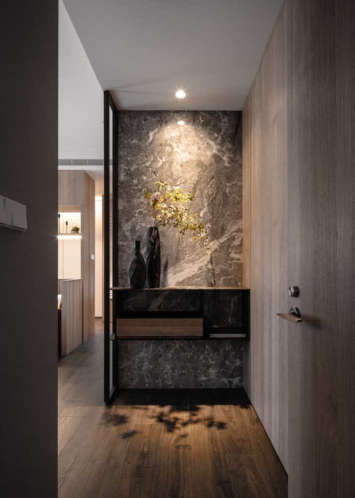 How To Decorate A Small Lobby?