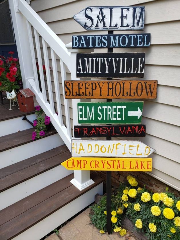 16 Scary Halloween Sign Designs You Need To Put Up