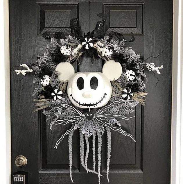 17 Spooky Halloween Wreath Designs To Get You Ready