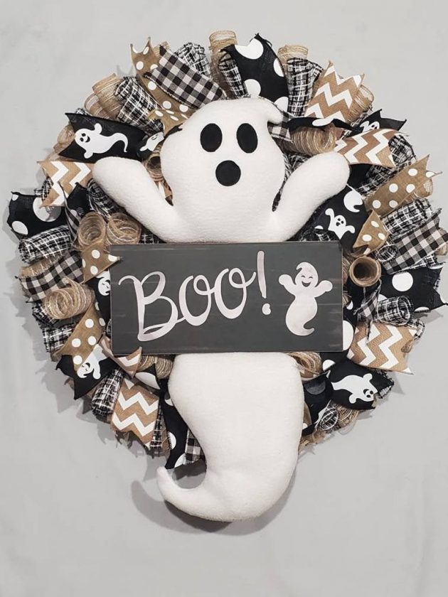 17 Spooky Halloween Wreath Designs To Get You Ready