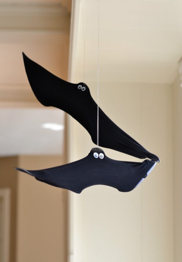 18 Eerie DIY Halloween Bat Decorations You Can Craft In 5 Minutes