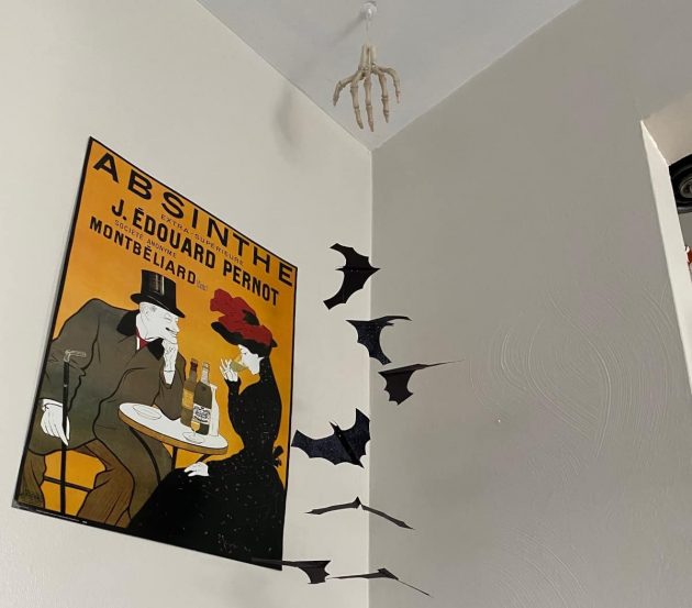 18 Eerie DIY Halloween Bat Decorations You Can Craft In 5 Minutes
