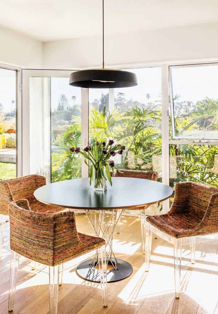 Advantages Of Having Round Table In Your Home