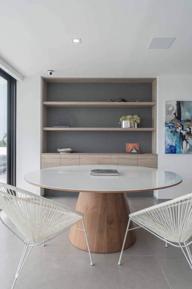 Advantages Of Having Round Table In Your Home