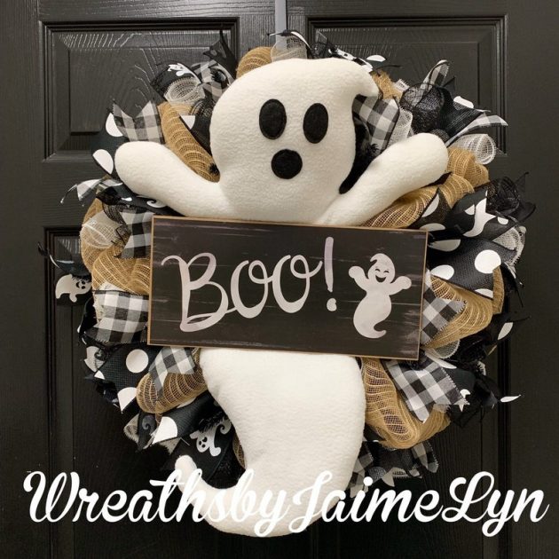 15 Halloween Ghost Wreath Designs That Are Super Scary Yet Cute
