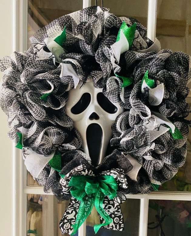 15 Halloween Ghost Wreath Designs That Are Super Scary Yet Cute