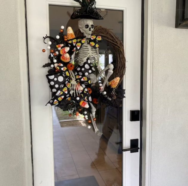 16 Freaky Halloween Wreath Designs For Spooktober