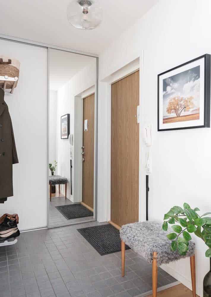 How To Assemble A Simply Lobby And Yet To Look Astonishing