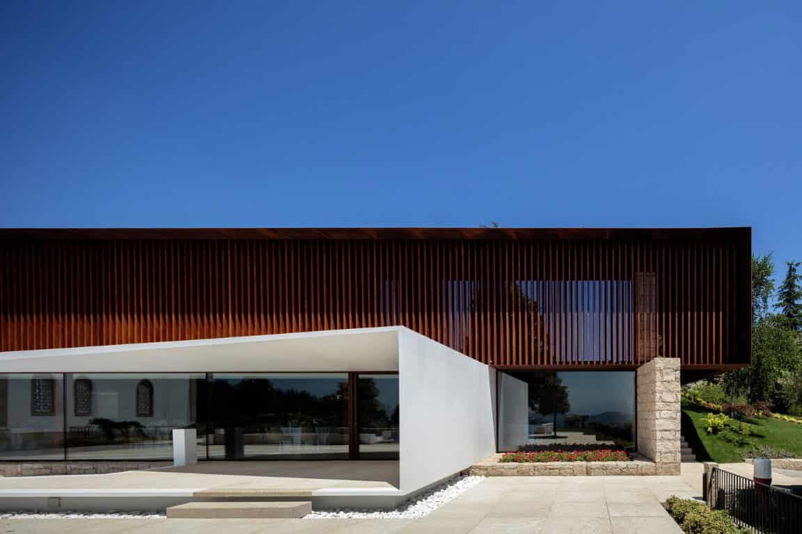 Igreja Velha Palace by Visioarq Arquitectos in Vermoim, Portugal