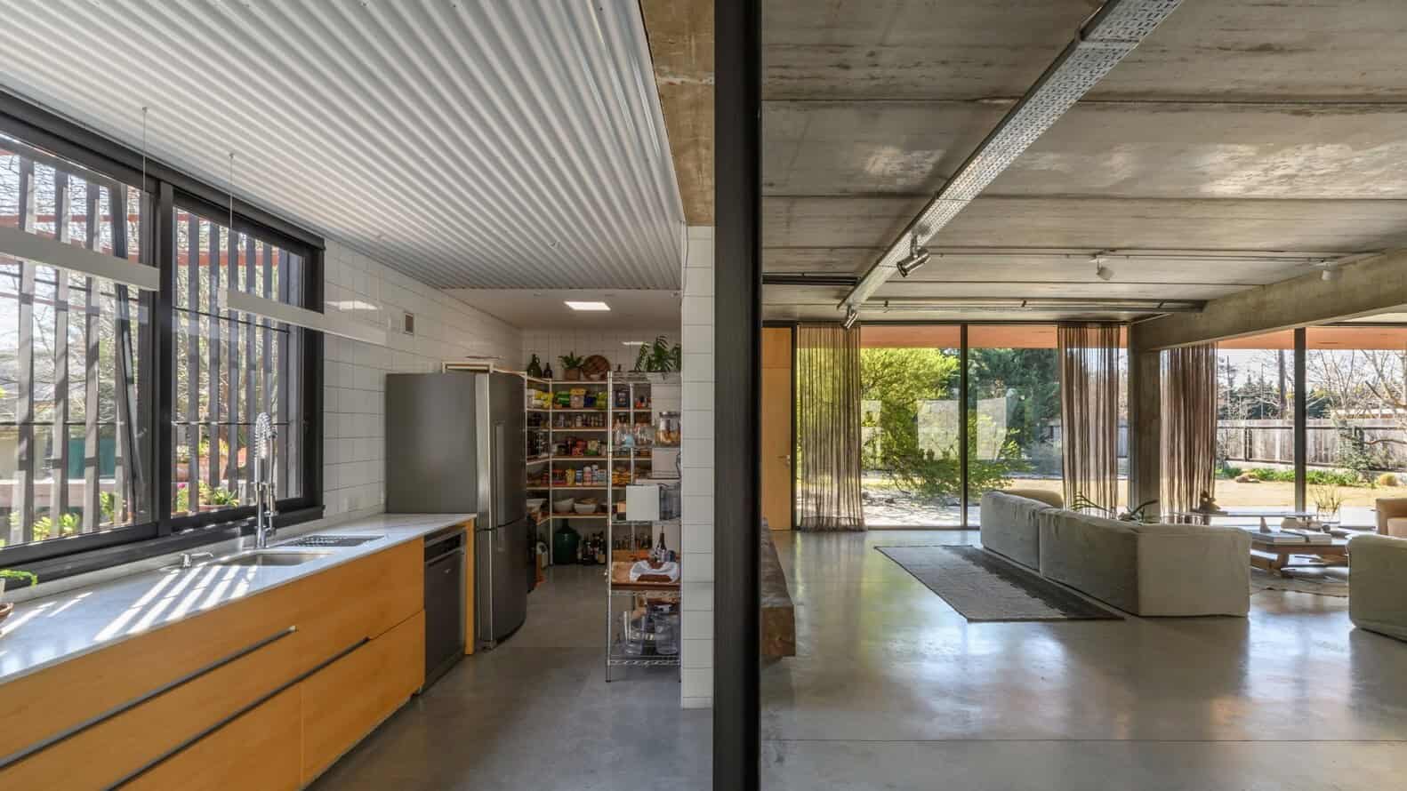 Textures House by Roberto Benito Arquitecto in San Francisco, Argentina