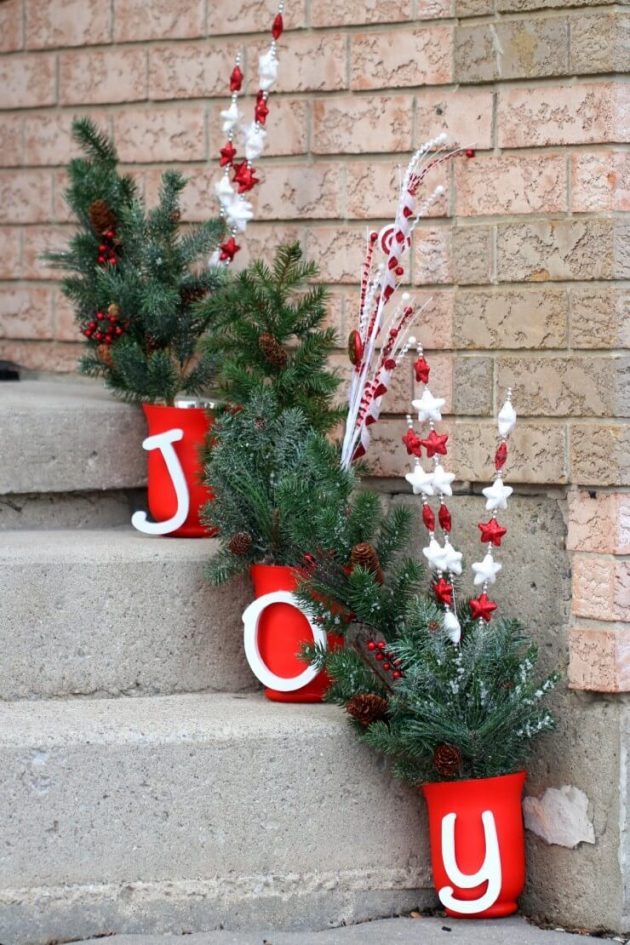 16 Wonderful Outdoor Christmas Décor Crafts You Mustn't Miss