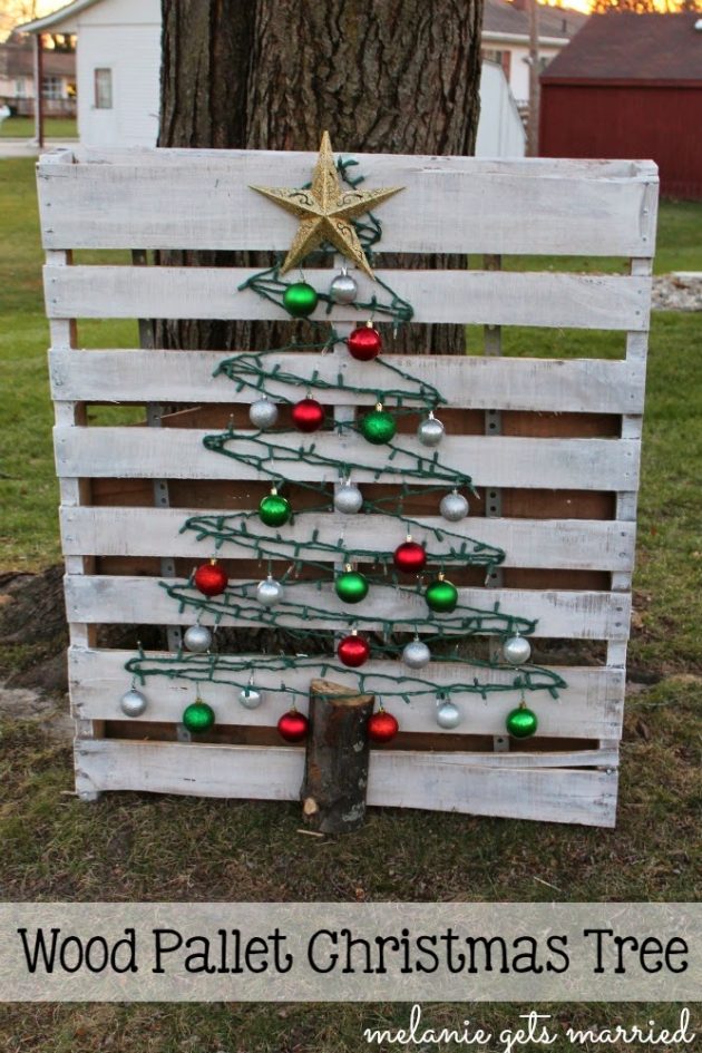 16 Wonderful Outdoor Christmas Décor Crafts You Mustn't Miss