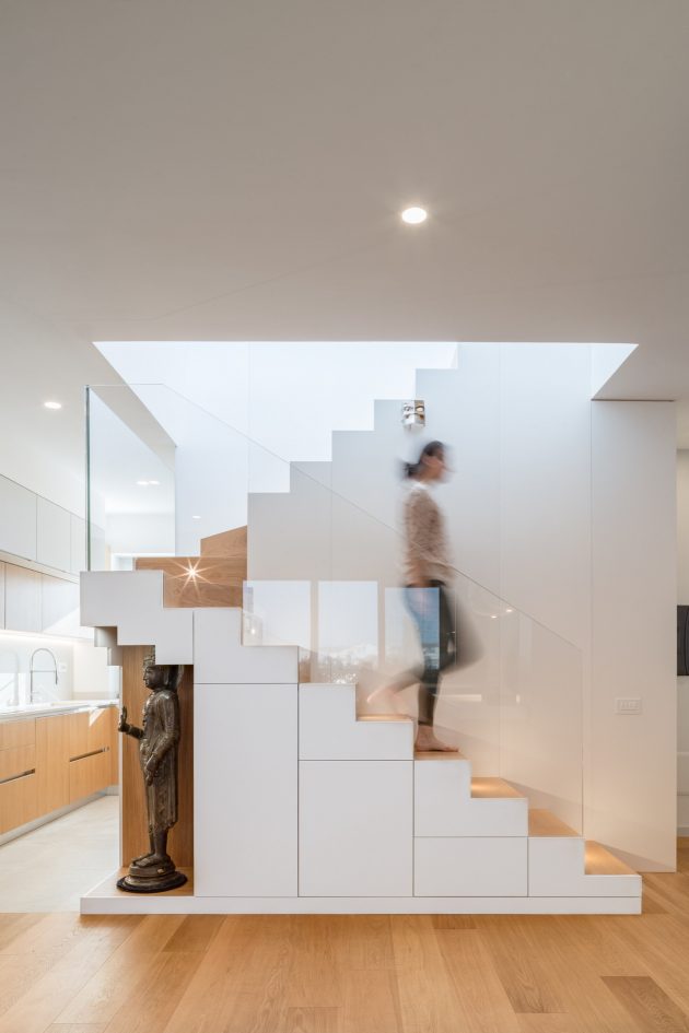 20 Elegant Contemporary Staircase Designs That Are Just Out Of This World