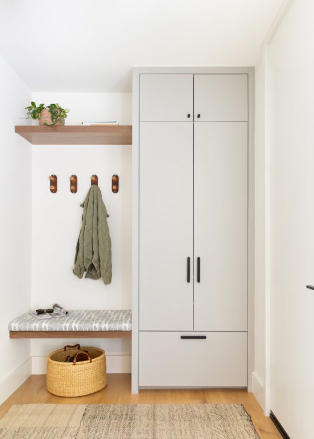 15 Beautiful Contemporary Entry Hall Designs That Will Greet You Every Time