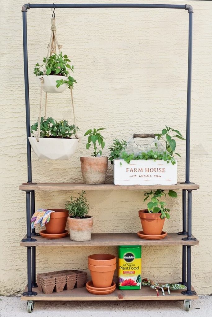 15 Easy DIY Outdoor Plant Stands You Should Craft Before Spring Arrives