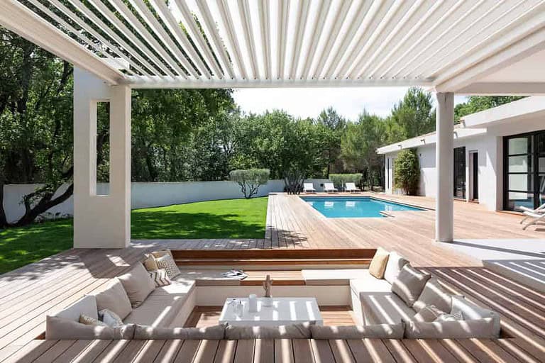 16 Marvelous Contemporary Deck Designs For Those Sunny Days