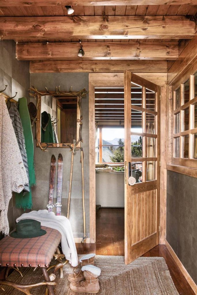 10 Cozy And Stylish Rustic Wooden Halls To Warm Up The Entrance