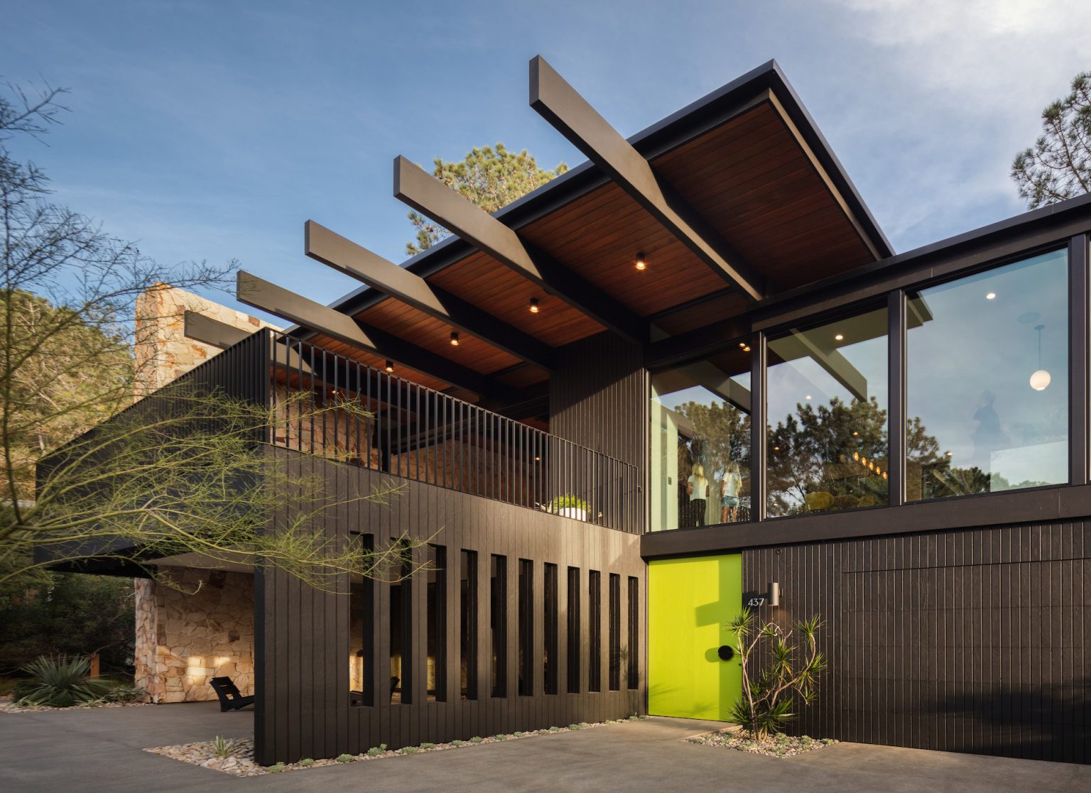 20 Inviting Contemporary Entrance Designs You're Going To Love