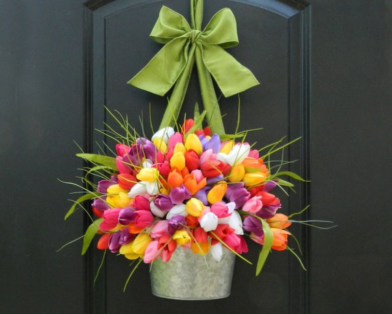 15 Super Fresh Floral Spring Wreath Designs You're Gonna Love
