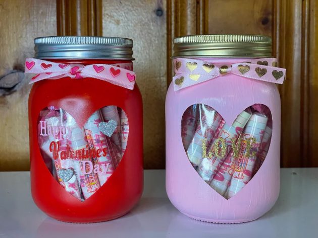 16 Cute Valentine's Mason Jar Decorations You Will Love