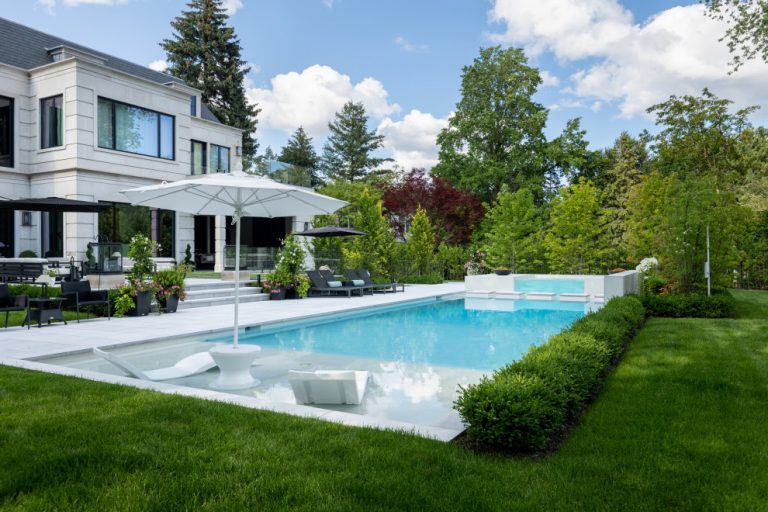 18 Staggering Contemporary Swimming Pool Designs You Will Love