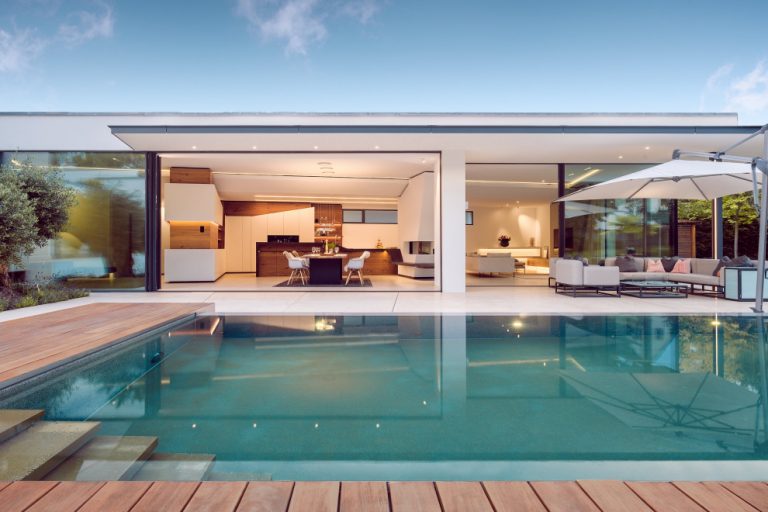 18 Staggering Contemporary Swimming Pool Designs You Will Love