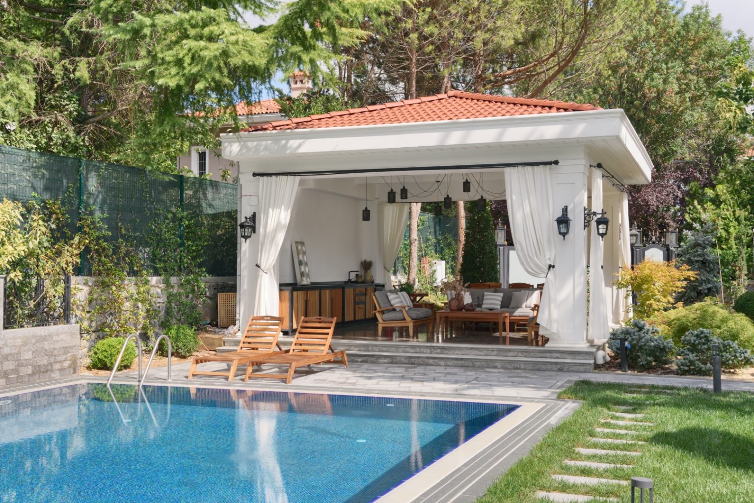 Coexistence of Aesthetics and Function: Ekin-I House