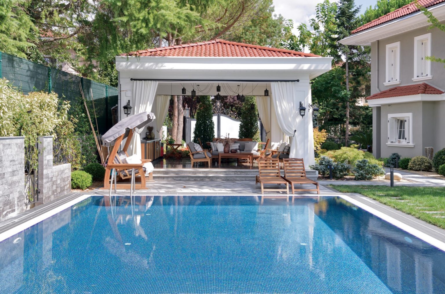 Coexistence of Aesthetics and Function: Ekin-I House