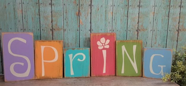 16 Colorful Spring Sign Designs You Can Scatter About Your Home