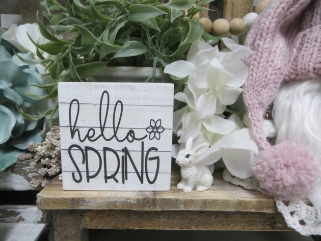 16 Colorful Spring Sign Designs You Can Scatter About Your Home