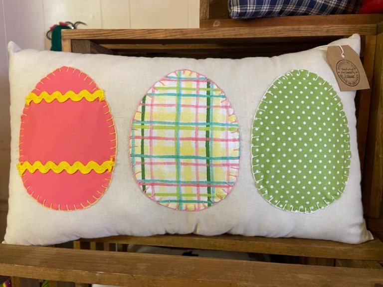 18 Magical Easter Pillow Designs That Will Liven Up Your Sofa