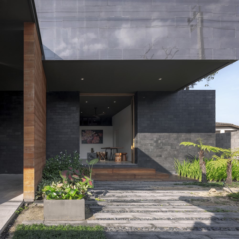 House (Be)hide by TOUCH Architect in Khet Khan Na Yao, Thailand