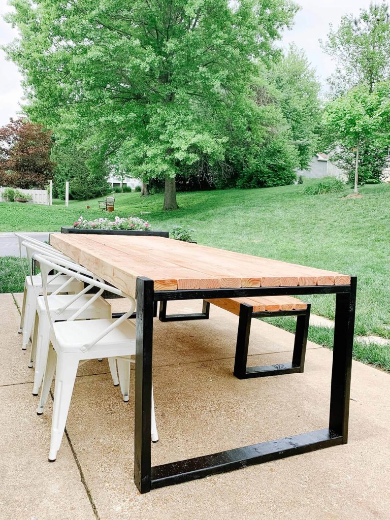 15 Brilliant DIY Outdoor Dining Table Designs That Will Save You Money