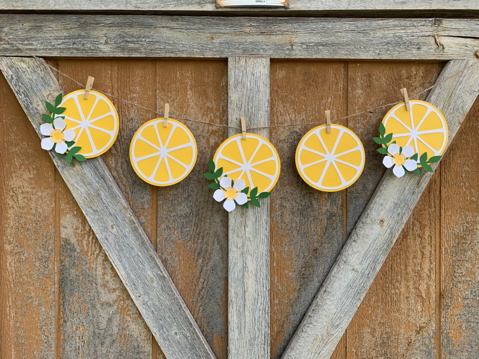 16 Jolly Summer Garland Designs That Can Refresh Any Space