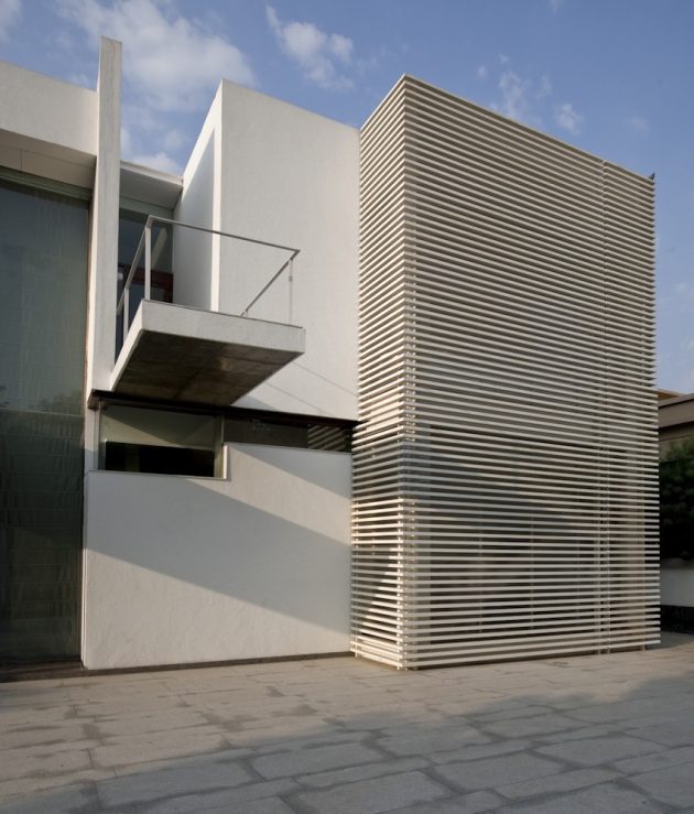 Poona House by Rajiv Saini in Mumbai, India