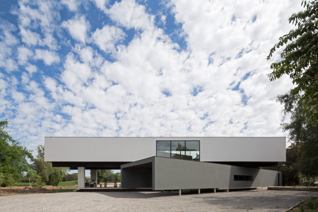 VH House by WYND in Chicureo, Chile