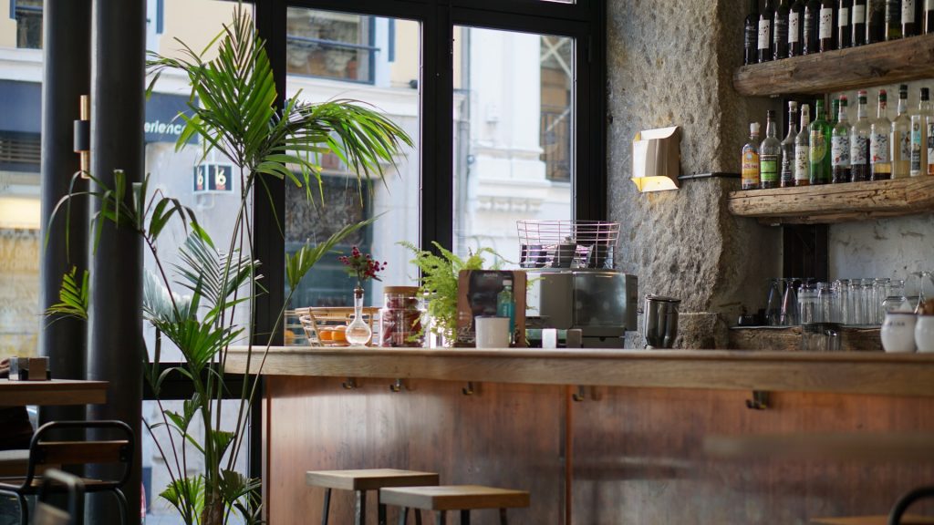 6 Fun and Creative Home Bar Décor Ideas That Will Blow Your Mind