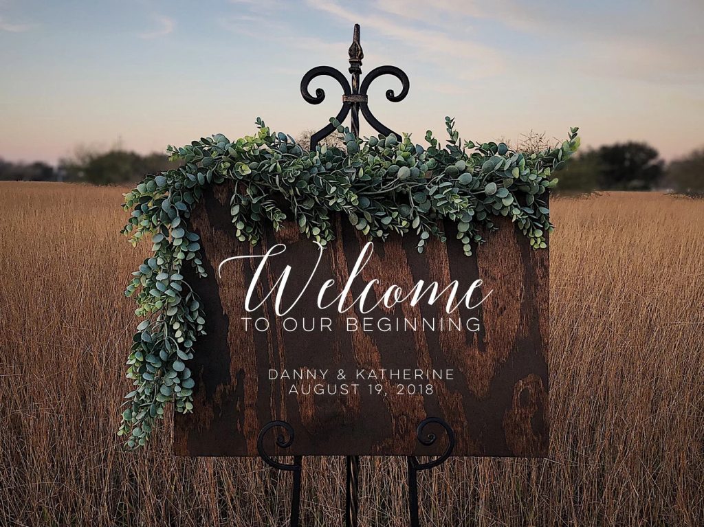 15 Delightful Wedding Welcome Sign Designs That Will Greet Your Guests