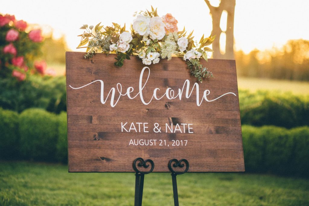 15 Delightful Wedding Welcome Sign Designs That Will Greet Your Guests