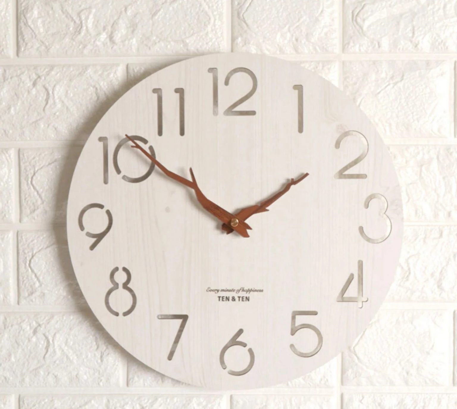 15 Elegant Minimalist Wall Clock Designs That Will Steal Your Gaze