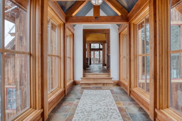 16 Charming Rustic Hall Designs That Will Instantly Make You Cozy