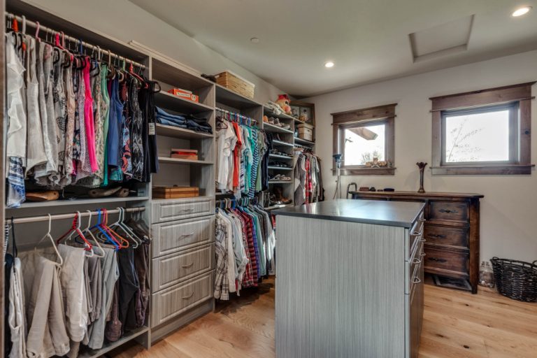 16 Superb Rustic Closet Designs That Will Finally Bring Order To Your ...