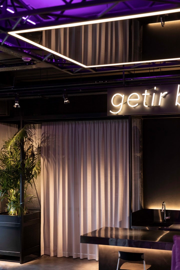 A Young and Dynamic Office Design by URBANJOBS: GETIR HEADQUARTERS