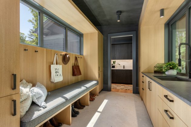 15 Striking Rustic Entry Hall Designs That Won't Fail To Welcome You