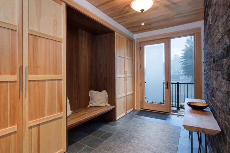 15 Striking Rustic Entry Hall Designs That Won't Fail To Welcome You